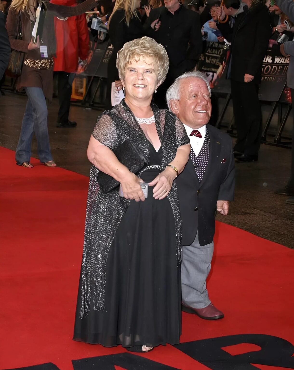 The dwarf actor, who is only 112 cm tall, has two children: here’s what ...